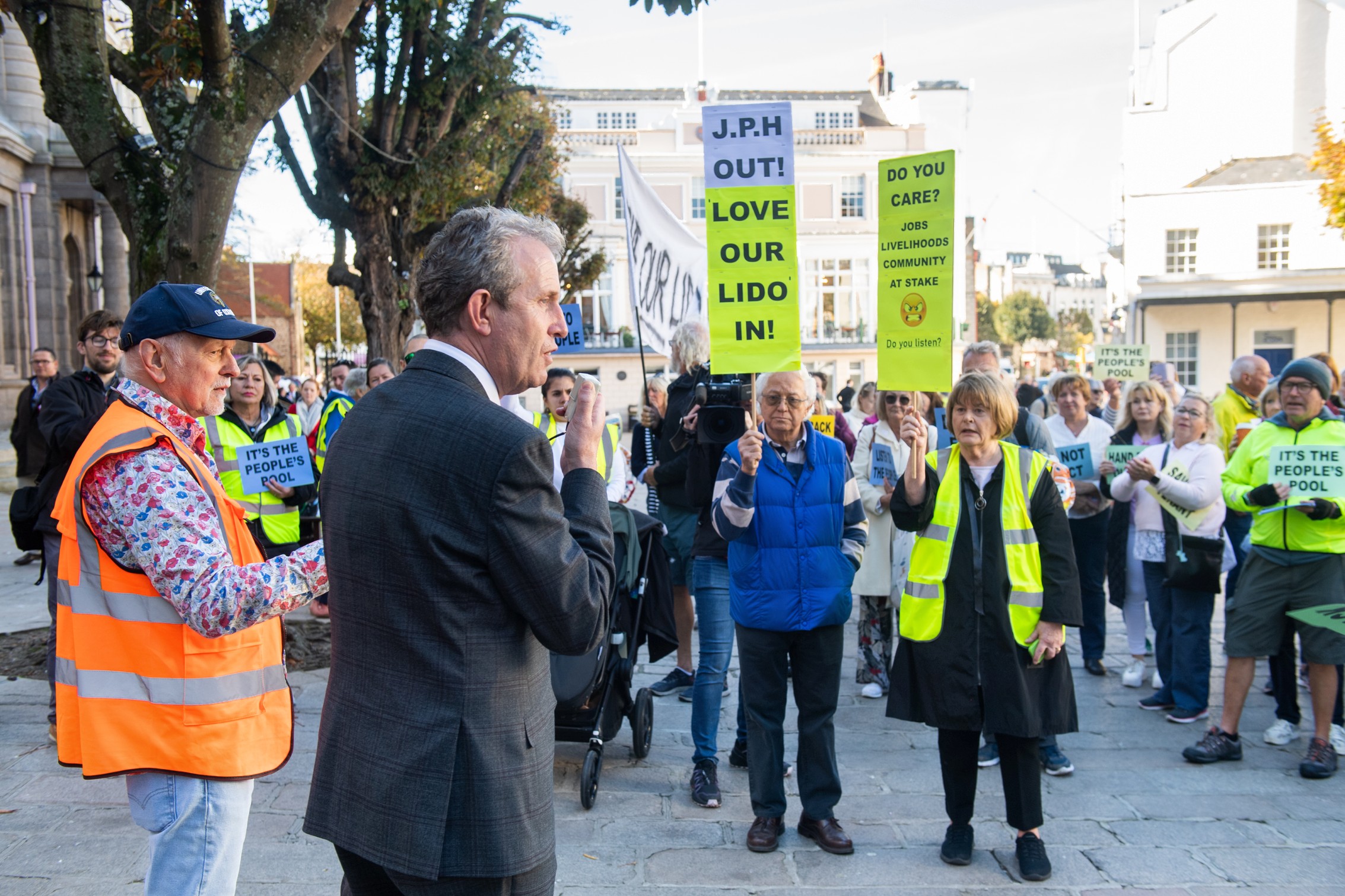 Government hits out at politician's Lido tender announcement ...