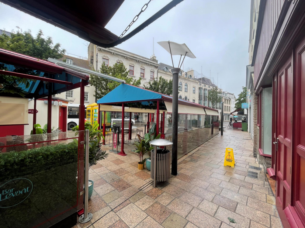 Extension to Colmar al fresco area refused retrospective planning ...